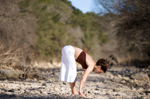How to Do Half Standing Forward Fold in Yoga – EverydayYoga.com