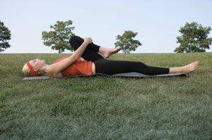 How to Do Wind-Relieving Pose in Yoga – EverydayYoga.com